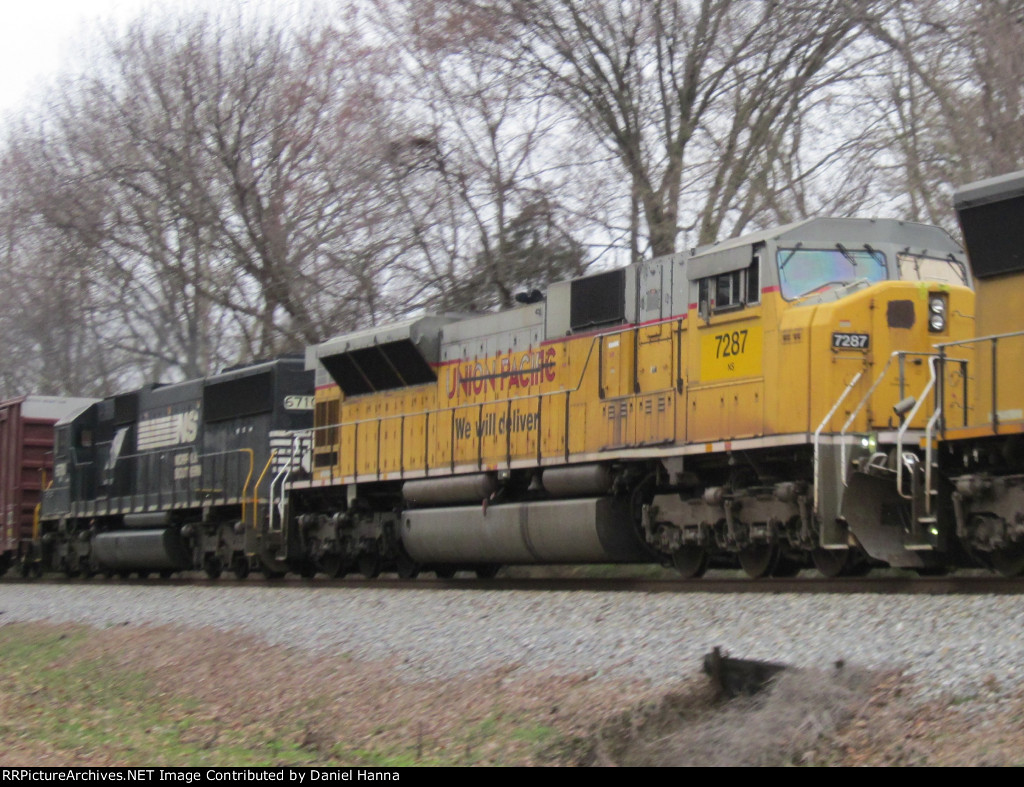 NS SD-90MAC trails on NS 16Z